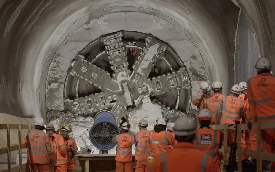 Tunnel UWB Personnel Positioning System Solution - Skylab